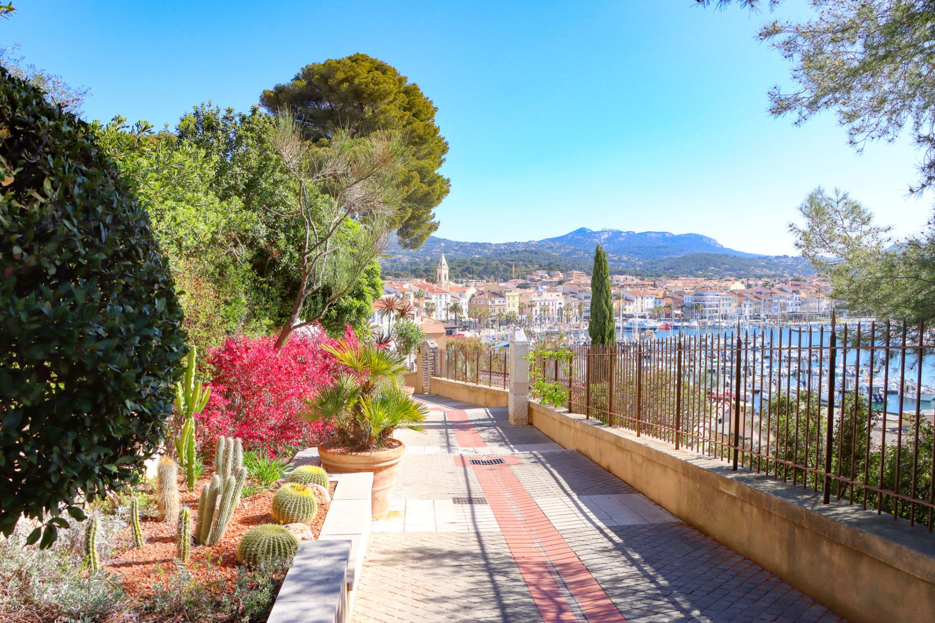 Balade en bord de mer - Office de Tourisme Sanary sur Mer